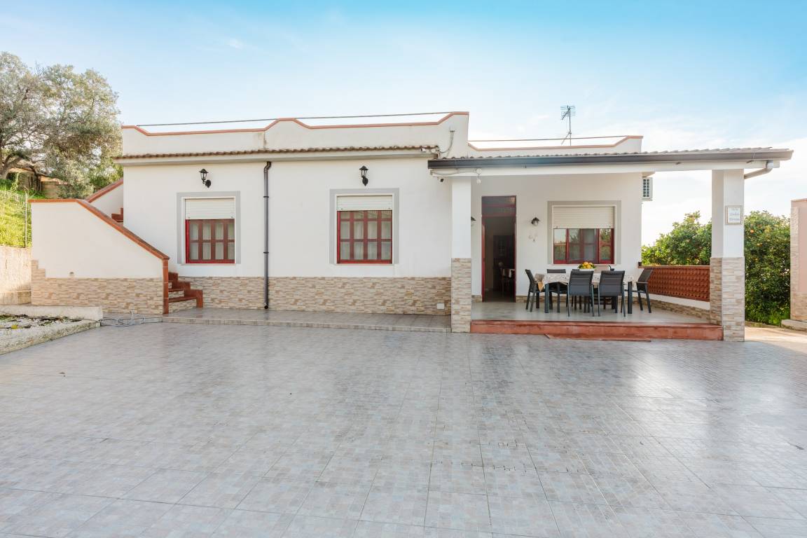 85 M² Villa ∙ 3 Bedrooms ∙ 9 Guests - Balestrate