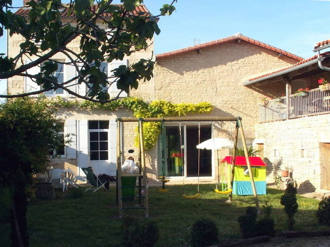 168 M² Cottage ∙ 3 Chambres ∙ 6 Personnes - Charente