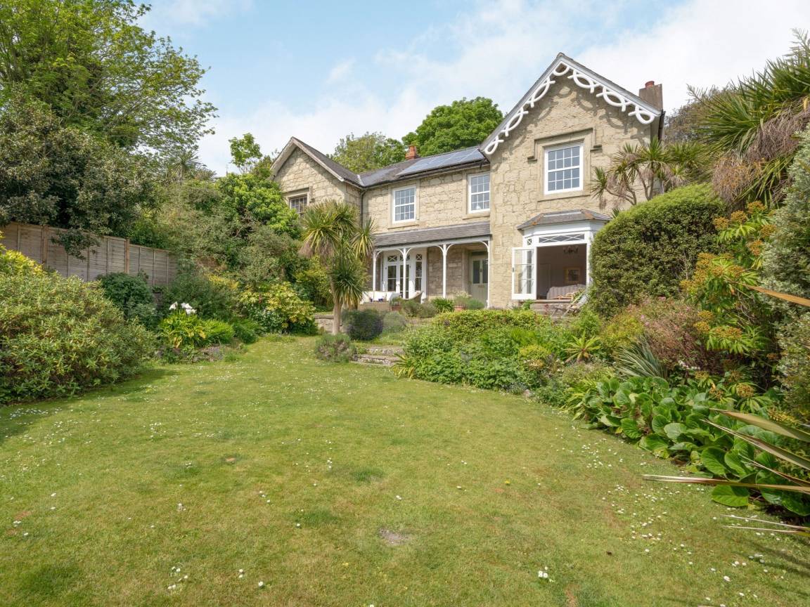 Cottage ∙ 5 Bedrooms ∙ 9 Guests - Shanklin