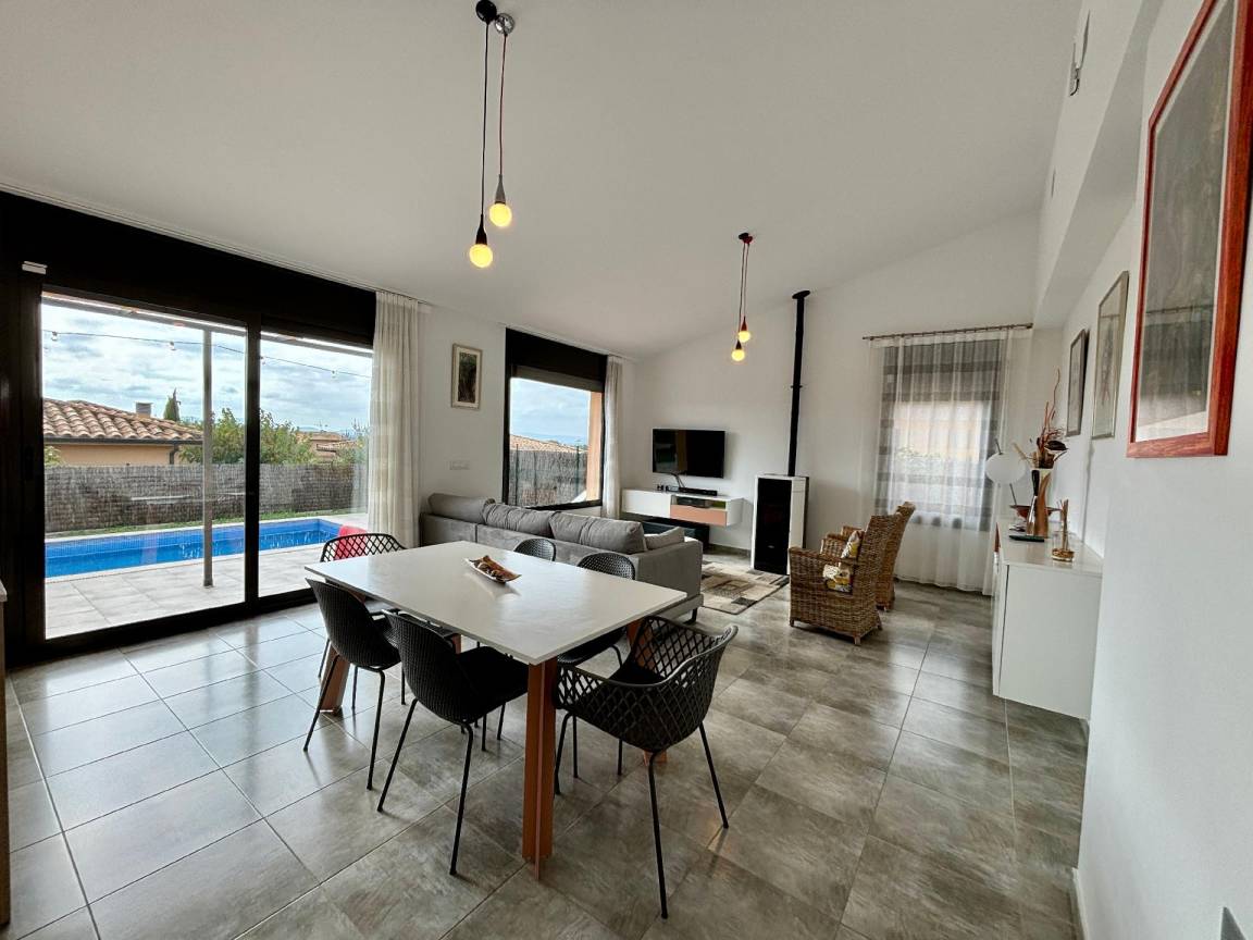 115 M² Maison De Vacances ∙ 3 Chambres ∙ 6 Personnes - L'Escala