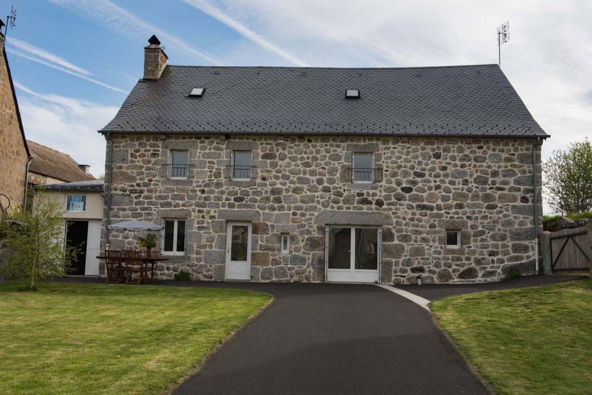 130 M² Gîte ∙ 4 Chambres ∙ 8 Personnes - Saint-Chély-d'Apcher