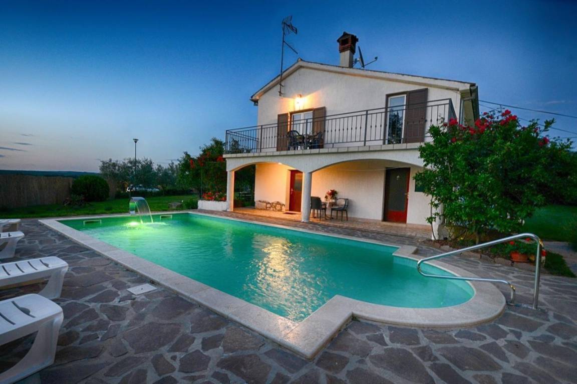 190 M² House ∙ 4 Bedrooms ∙ 8 Guests - Poreč
