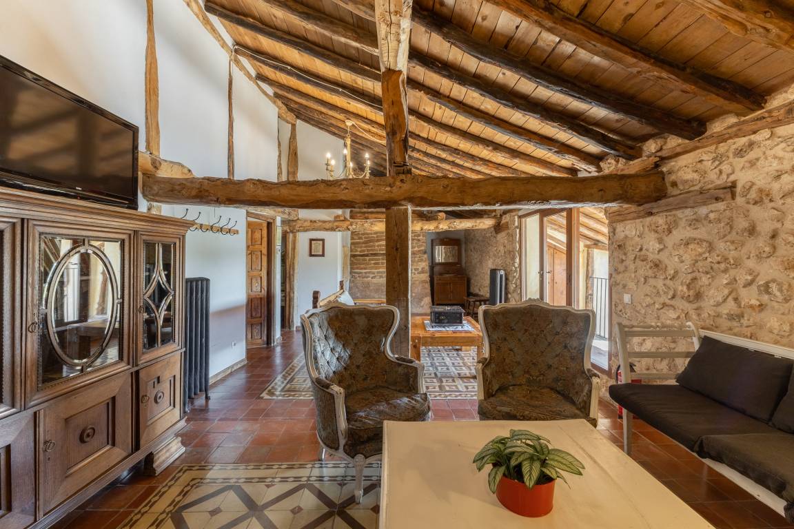 400 M² Casa ∙ 7 Habitaciones ∙ 24 Huéspedes - Maderuelo