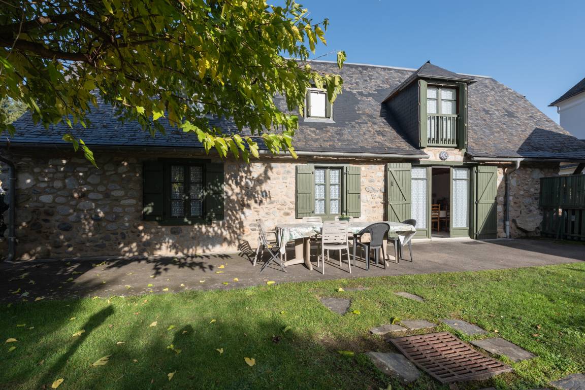 150 M² House ∙ 4 Bedrooms ∙ 8 Guests - Argelès-Gazost