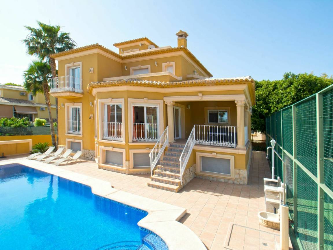 319 M² Villa ∙ 8 Makuuhuonetta ∙ 17 Vierasta - Calp