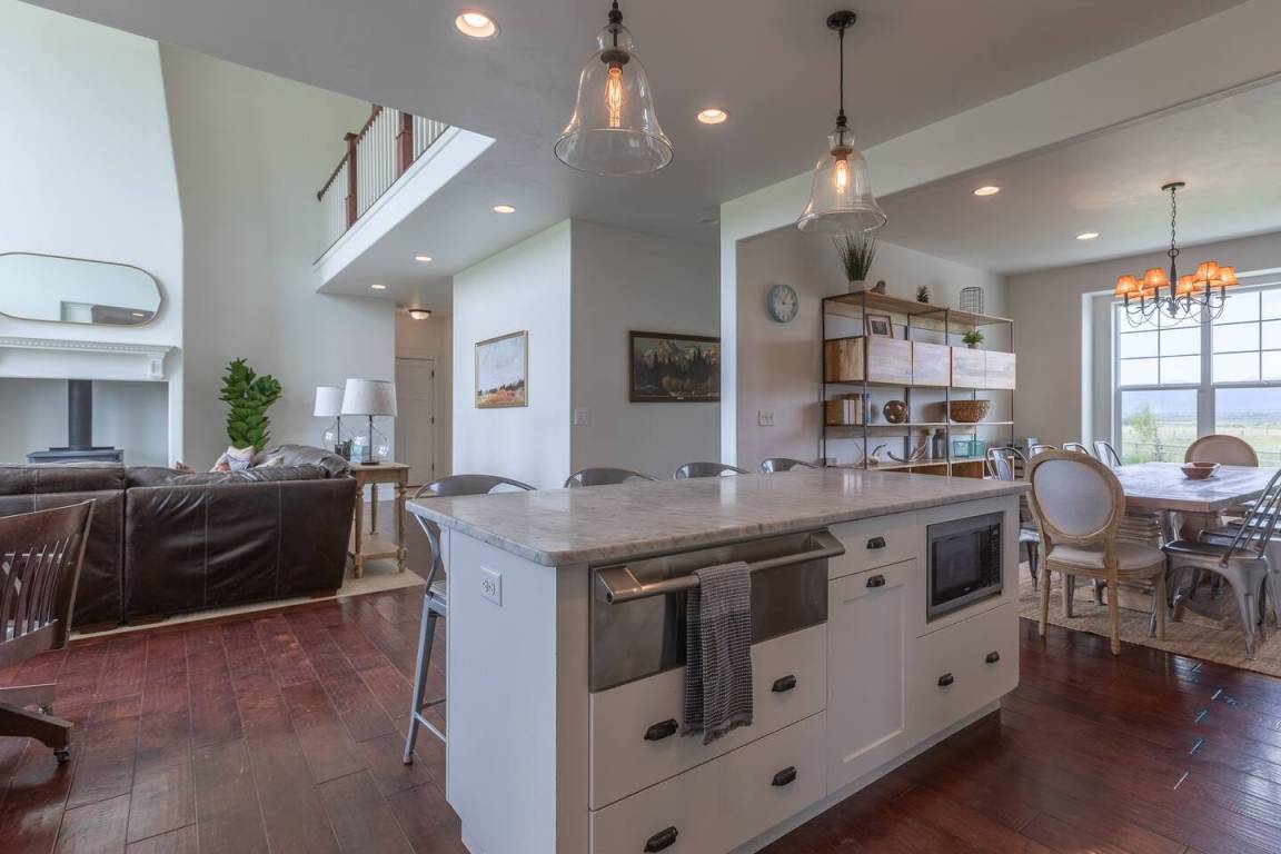 302 M² House ∙ 5 Bedrooms ∙ 19 Guests - Driggs, ID