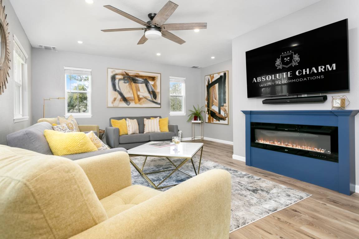 House ∙ 3 Bedrooms ∙ 10 Guests - Fredericksburg, TX