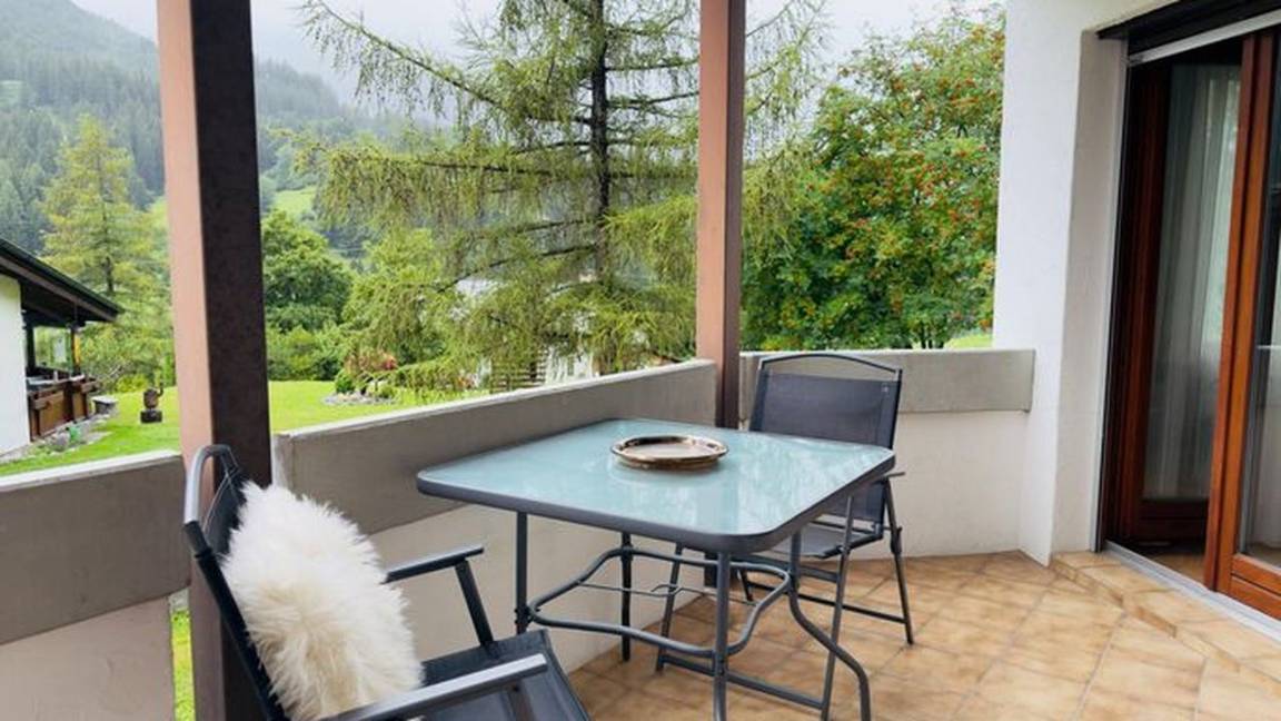 80 M² Ferienwohnung ∙ 2 Schlafzimmer ∙ 5 Gäste - Savognin