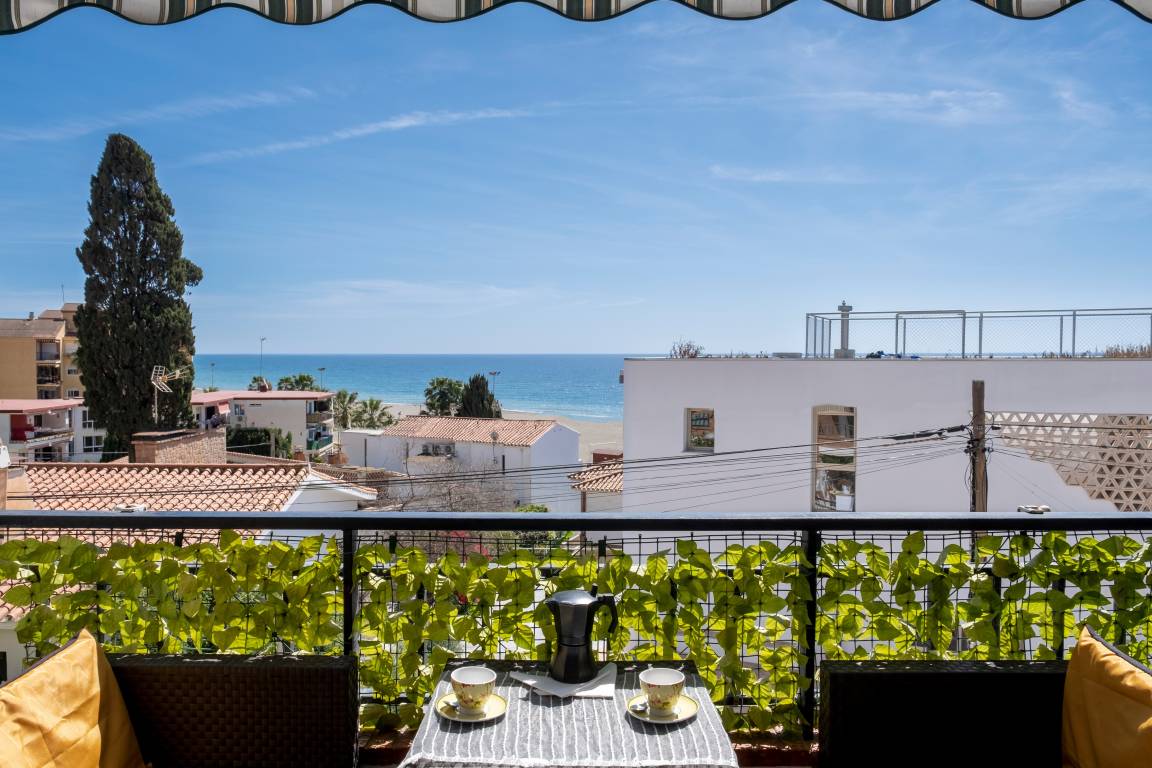 75 M² Apartamento ∙ 2 Habitaciones ∙ 5 Huéspedes - Rincón de la Victoria