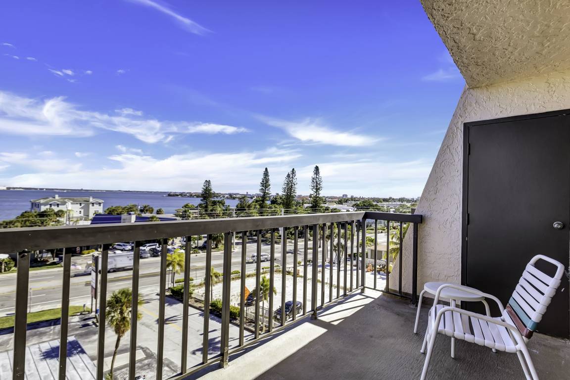 Condo ∙ 1 Bedroom ∙ 4 Guests - St. Pete Beach, FL