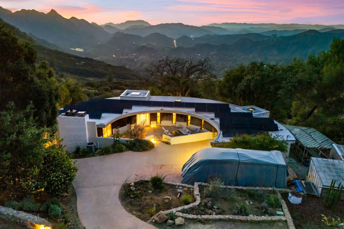 215 M² Ferienhaus ∙ 4 Schlafzimmer ∙ 10 Gäste - Calabasas, CA