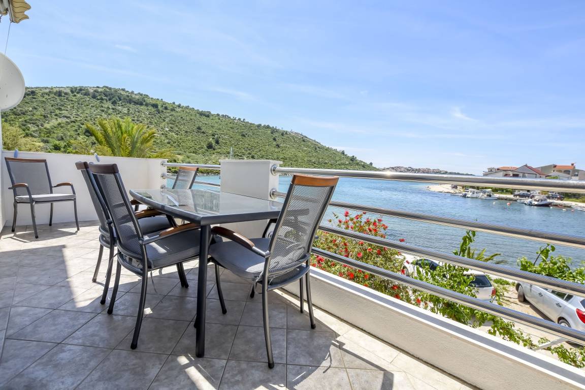120 M² Apartment ∙ 2 Bedrooms ∙ 5 Guests - Primošten