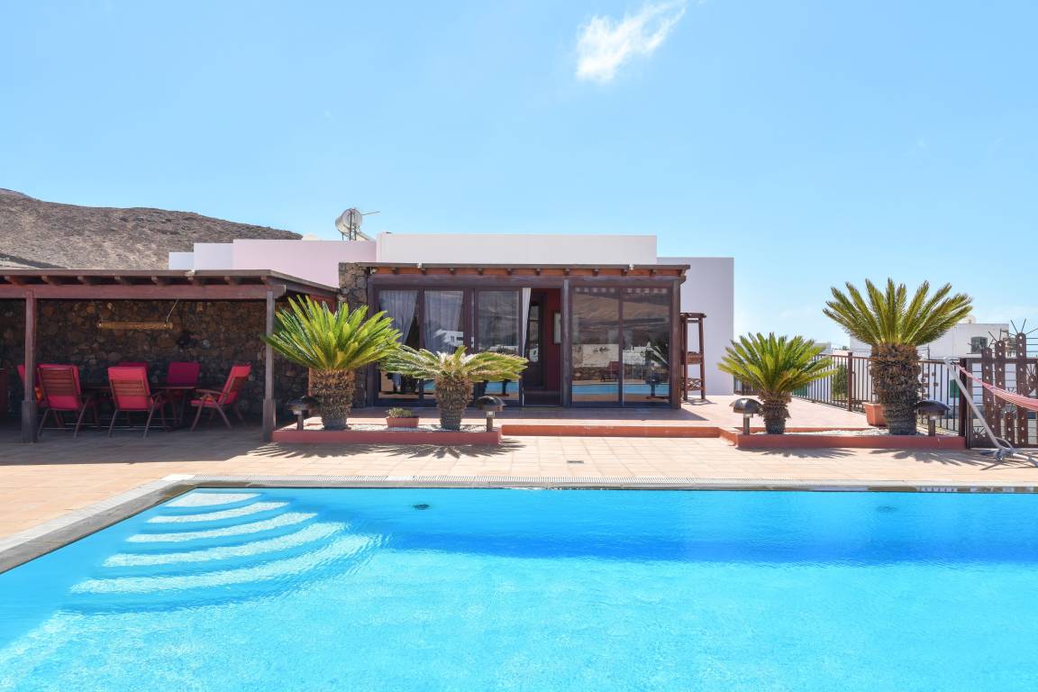 120 M² House ∙ 2 Bedrooms ∙ 4 Guests - Costa Teguise