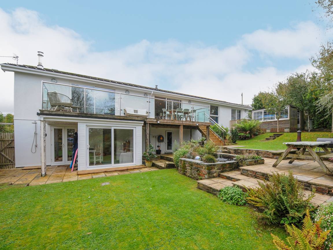 Cottage ∙ 4 Bedrooms ∙ 8 Guests - Padstow