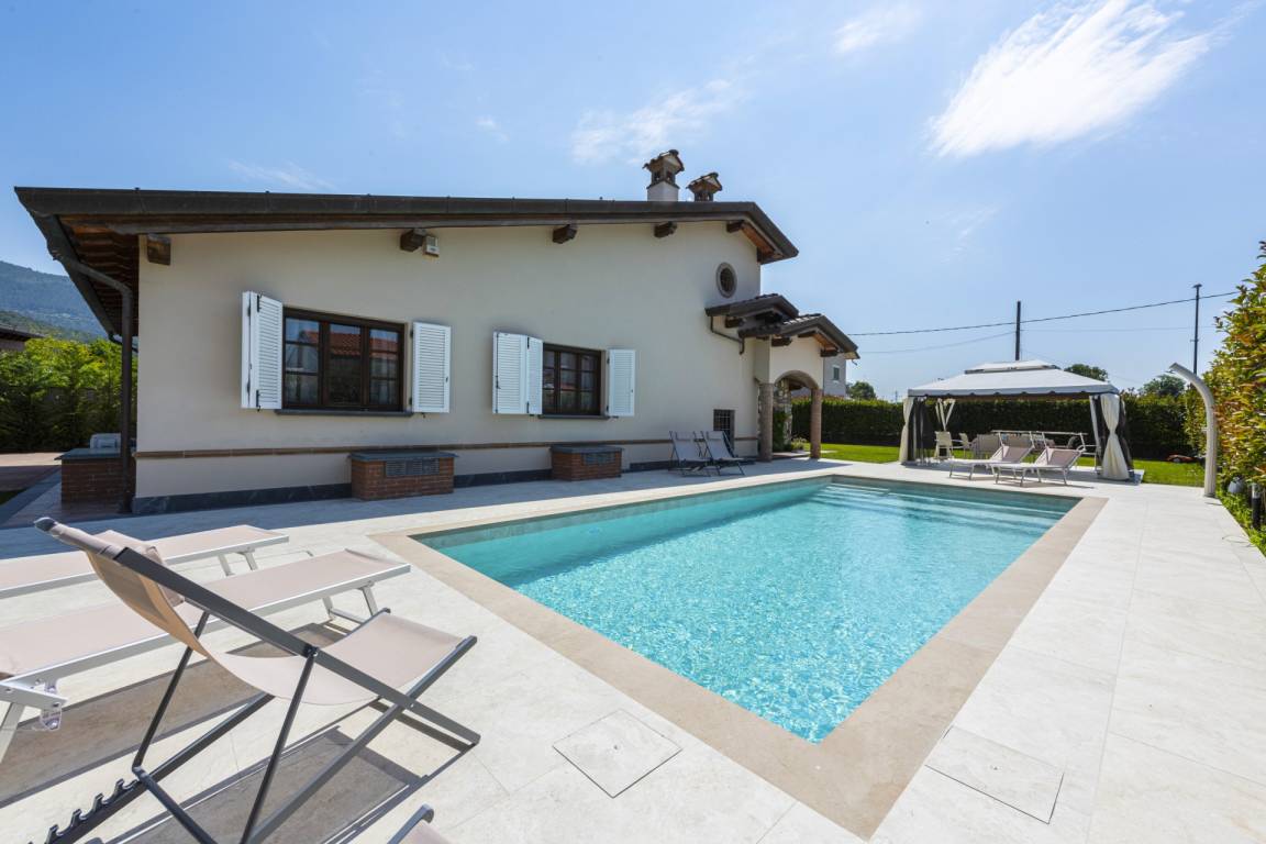 180 M² Villa ∙ 4 Chambres ∙ 10 Personnes - Massa