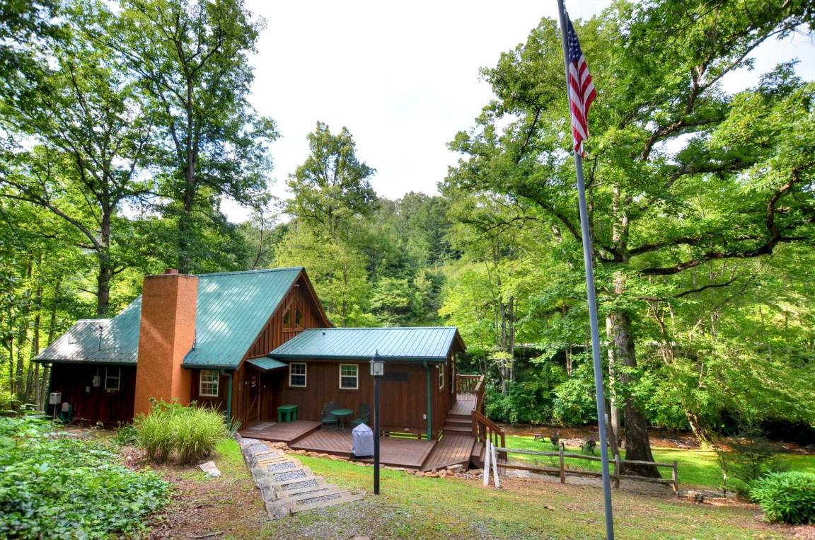 House ∙ 1 Bedroom ∙ 6 Guests - Sylva, NC