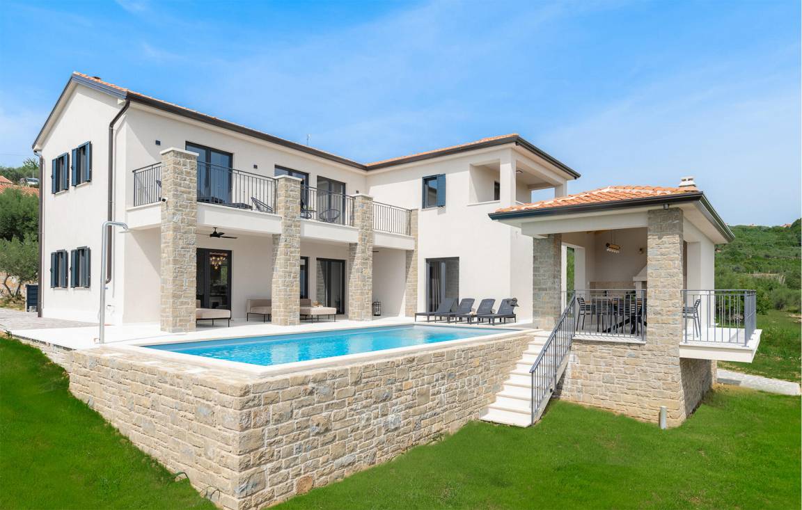 215 M² House ∙ 4 Bedrooms ∙ 8 Guests - Korte