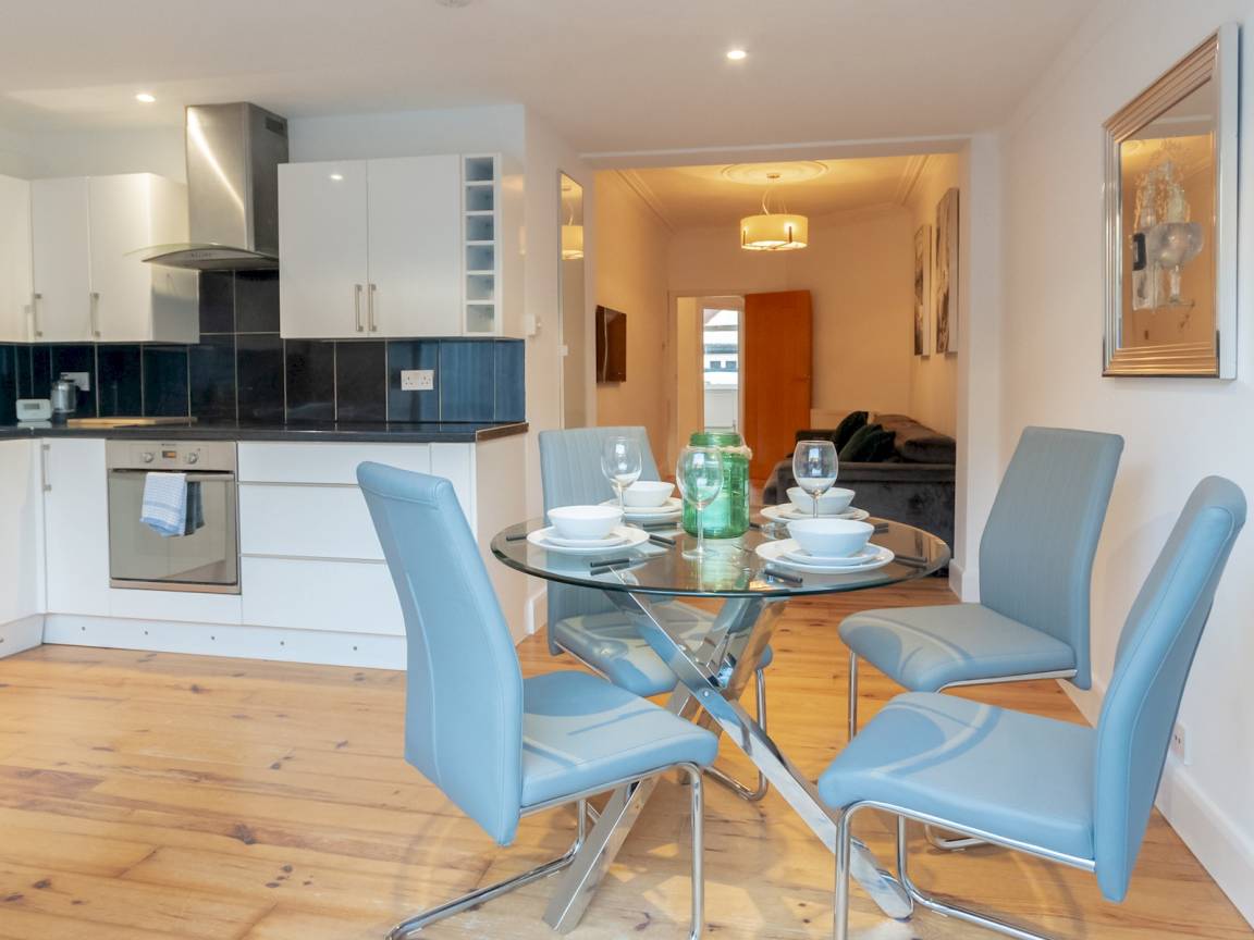 74 M² Apartment ∙ 2 Bedrooms ∙ 6 Guests - Thorpe Bay