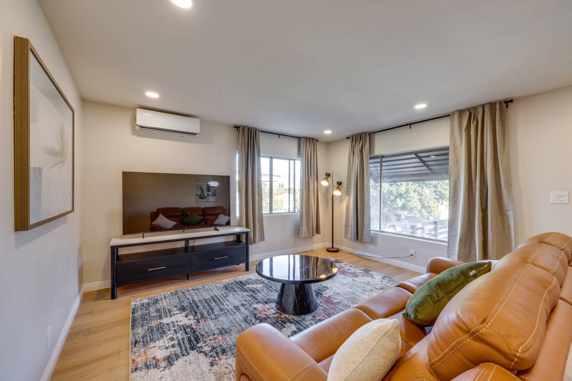185 M² Apartment ∙ 3 Bedrooms ∙ 6 Guests - Rialto, CA