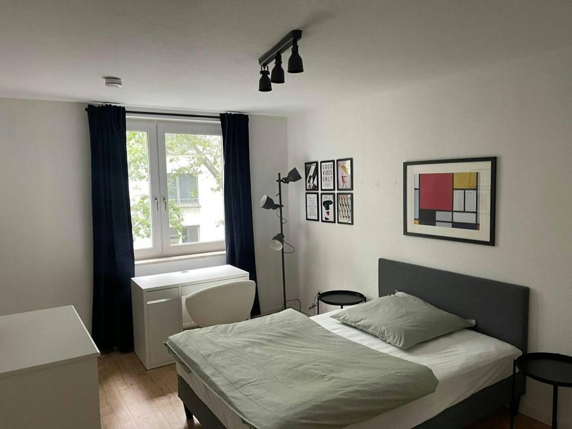 75 M² Private Room ∙ 1 Bedroom ∙ 1 Guest - Frankfurt