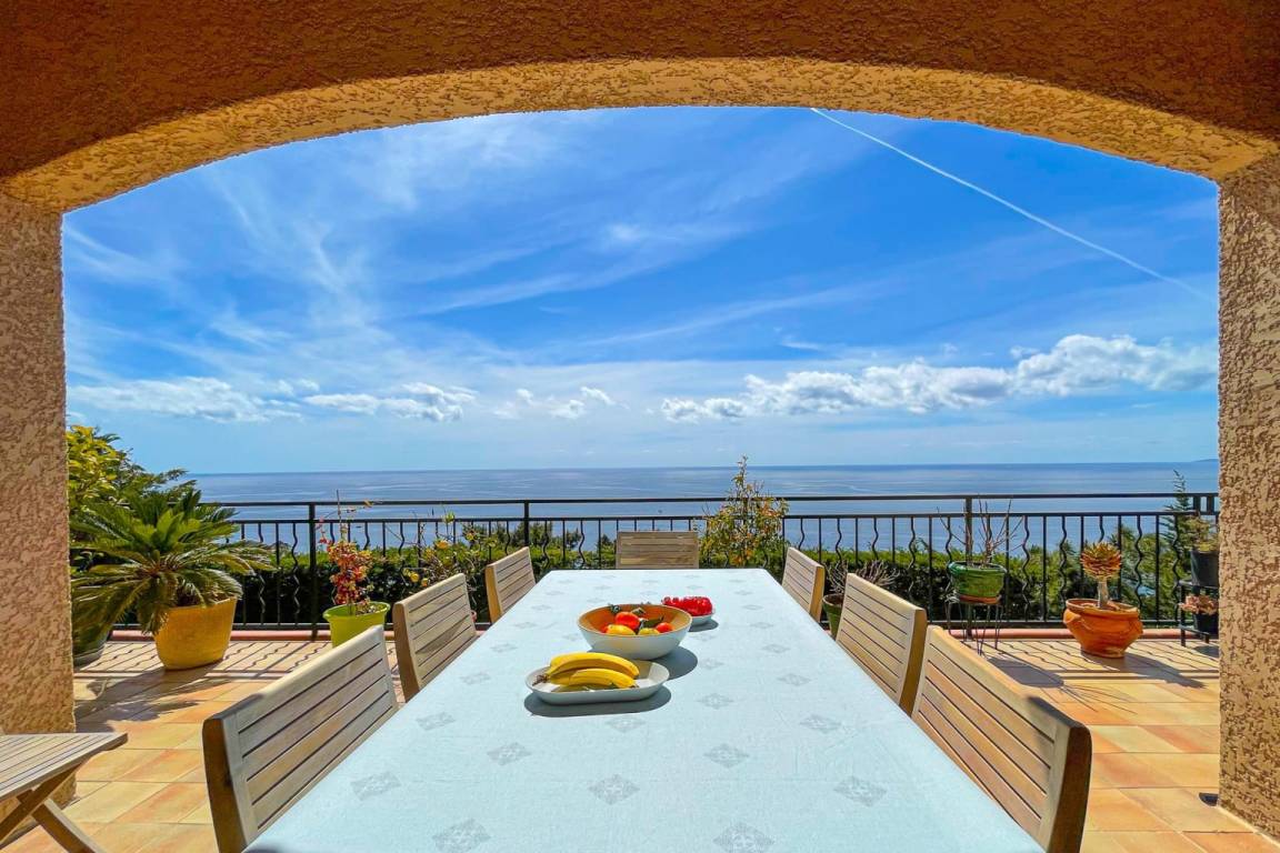 200 M² Villa ∙ 5 Slaapkamers ∙ 11 Gasten - Agay