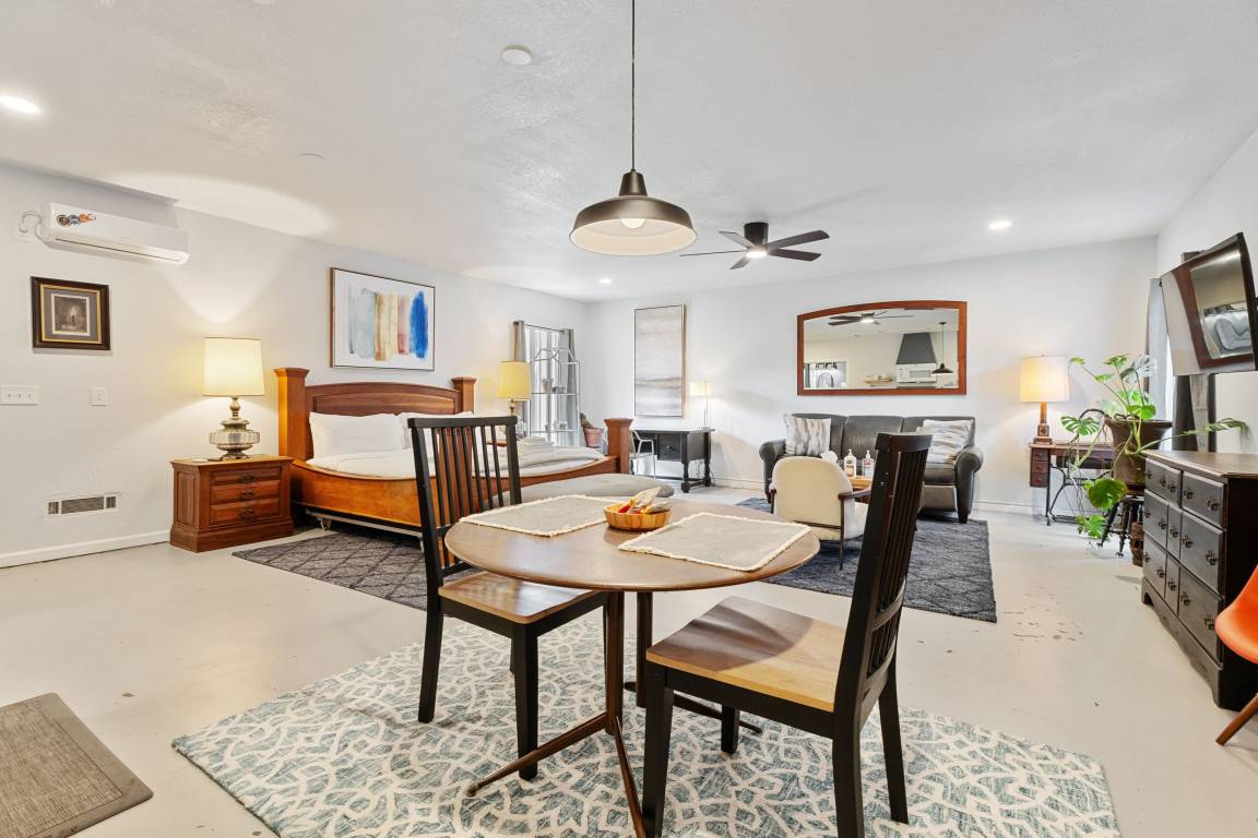 55 M² Ferienwohnung ∙ 1 Schlafzimmer ∙ 2 Gäste - Northwest Expressway – Oklahoma City