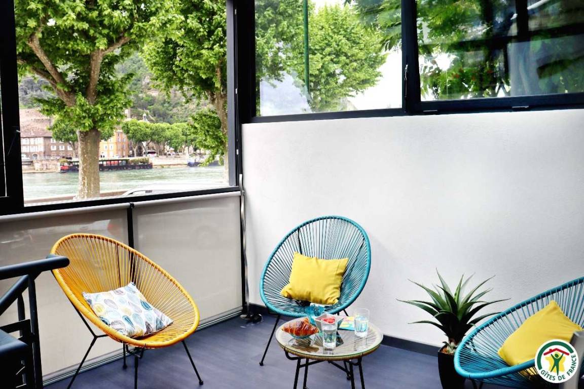 99 M² Gîte ∙ 2 Chambres ∙ 4 Personnes - Tain-l'Hermitage