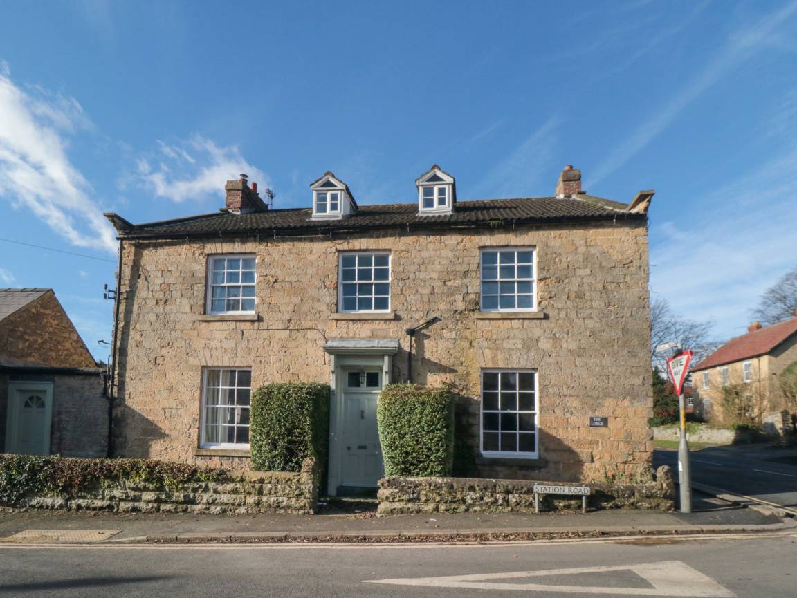 Cottage ∙ 8 Bedrooms ∙ 17 Guests - England