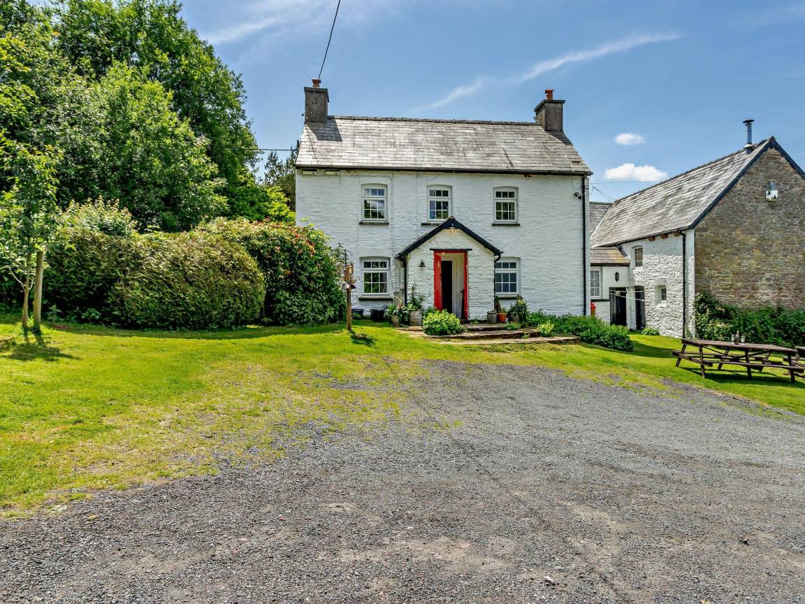 Cottage ∙ 9 Bedrooms ∙ 22 Guests - Wales
