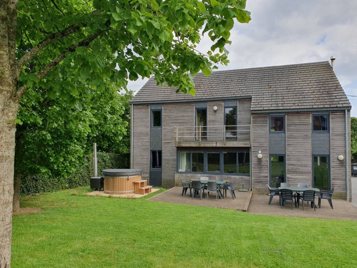 207 M² Huis ∙ 5 Slaapkamers ∙ 12 Gasten - Hotton