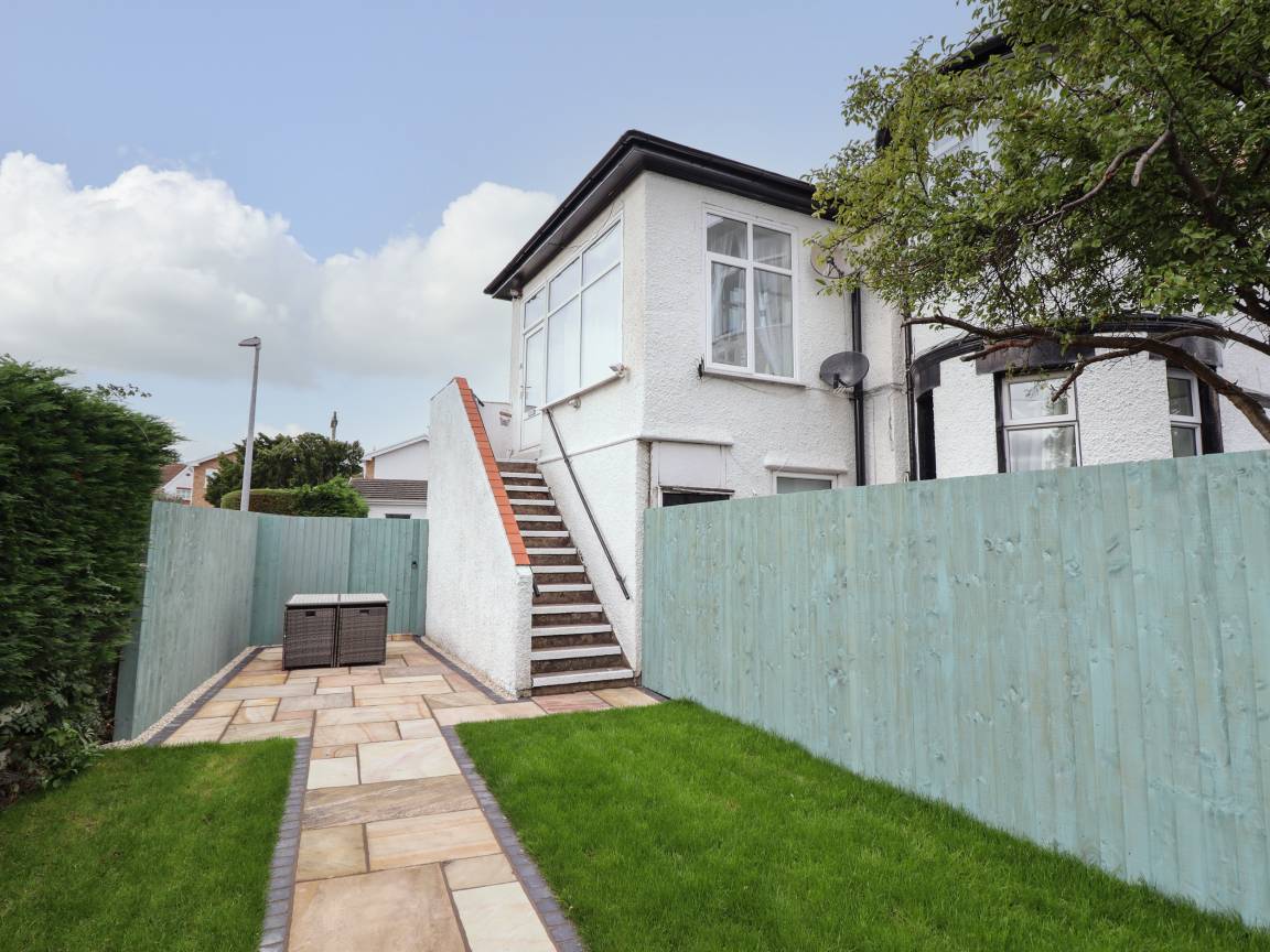 Cottage ∙ 4 Bedrooms ∙ 7 Guests - Rhos on Sea