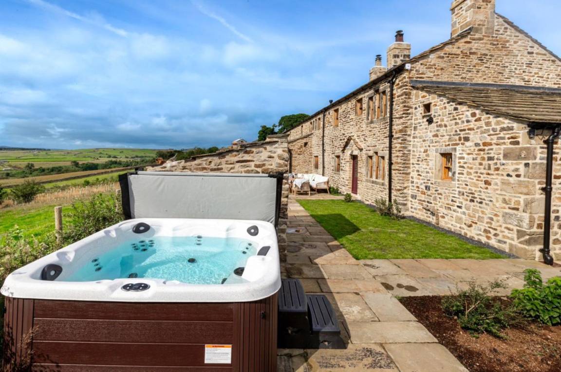 Cottage ∙ 4 Bedrooms ∙ 8 Guests - Cononley