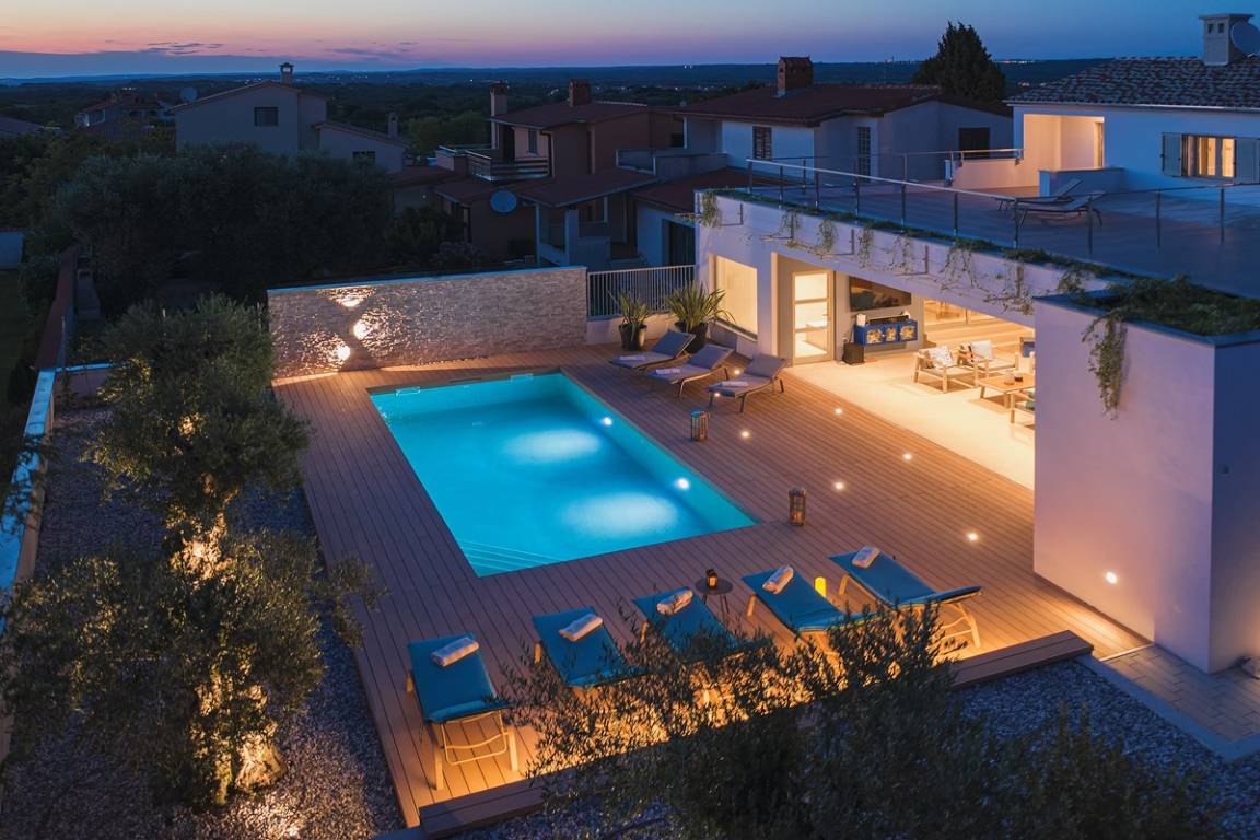 340 M² Ferienhaus ∙ 5 Schlafzimmer ∙ 10 Gäste - Pula