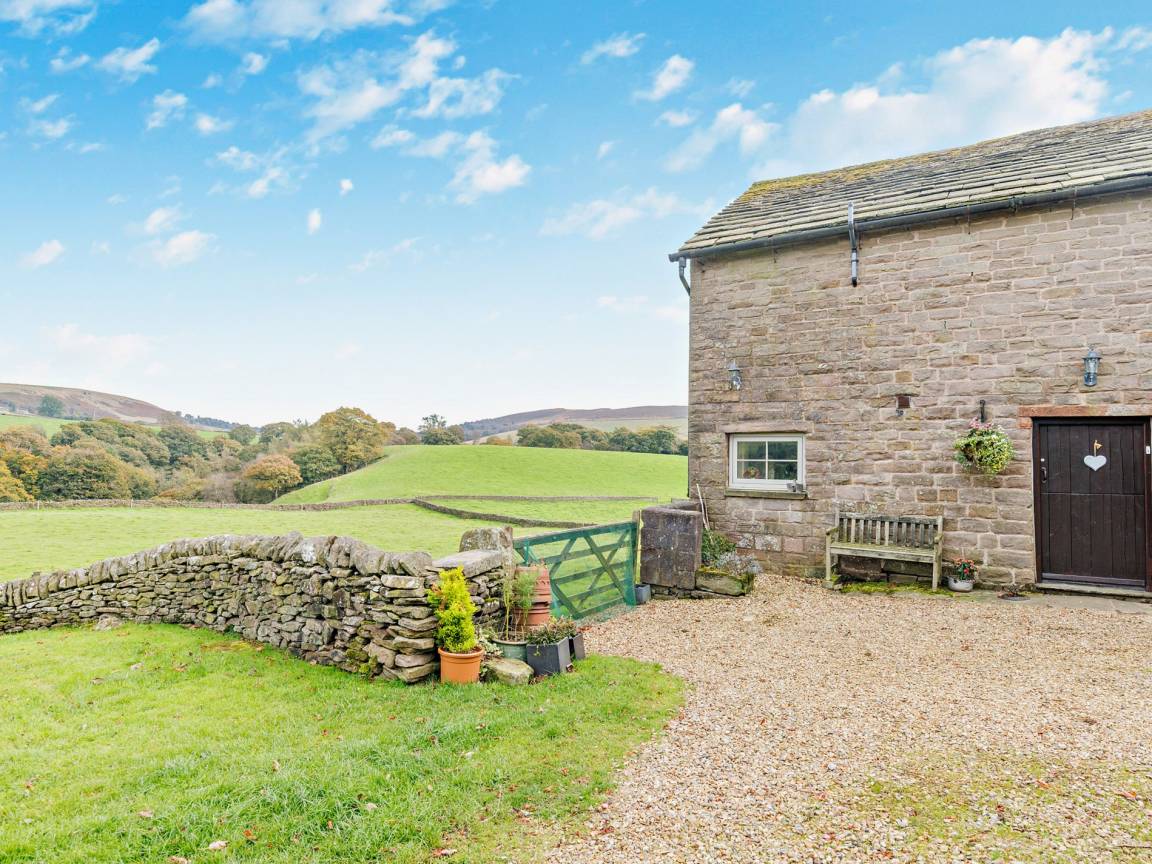 Cottage ∙ 2 Bedrooms ∙ 4 Guests - Macclesfield, UK