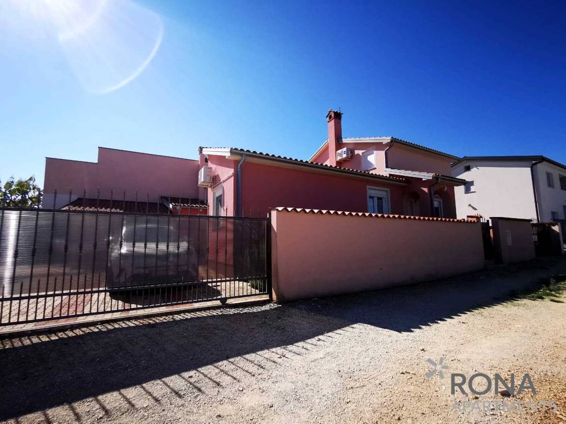 124 M² Huis ∙ 3 Slaapkamers ∙ 6 Gasten - Peroj