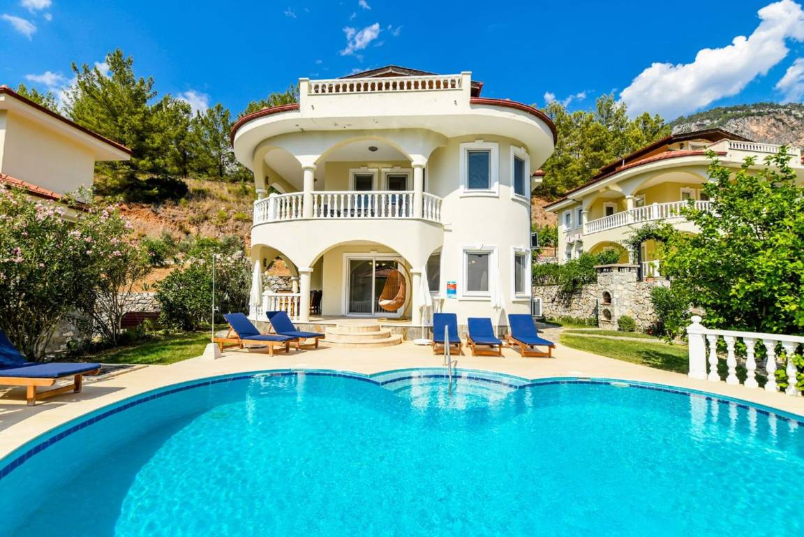 200 M² Villa ∙ 4 Bedrooms ∙ 9 Guests - Dalaman