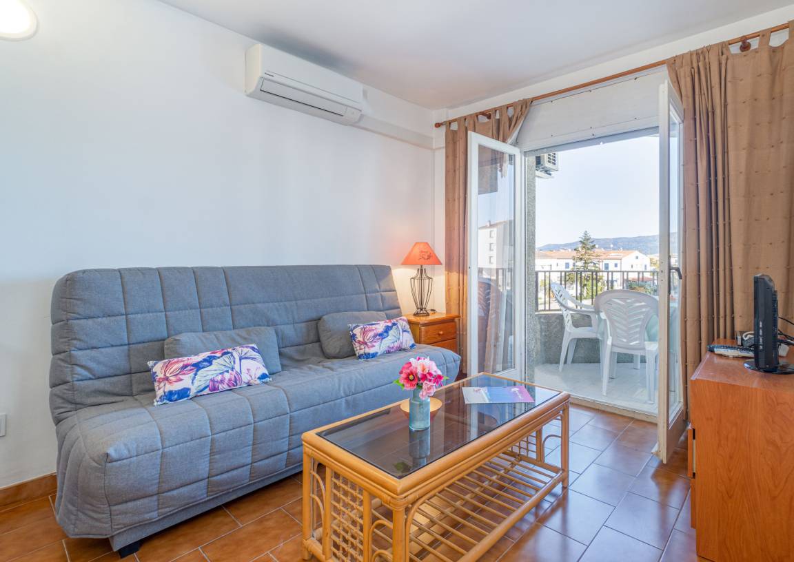 50 M² Apartment ∙ 1 Bedroom ∙ 4 Guests - Peralada