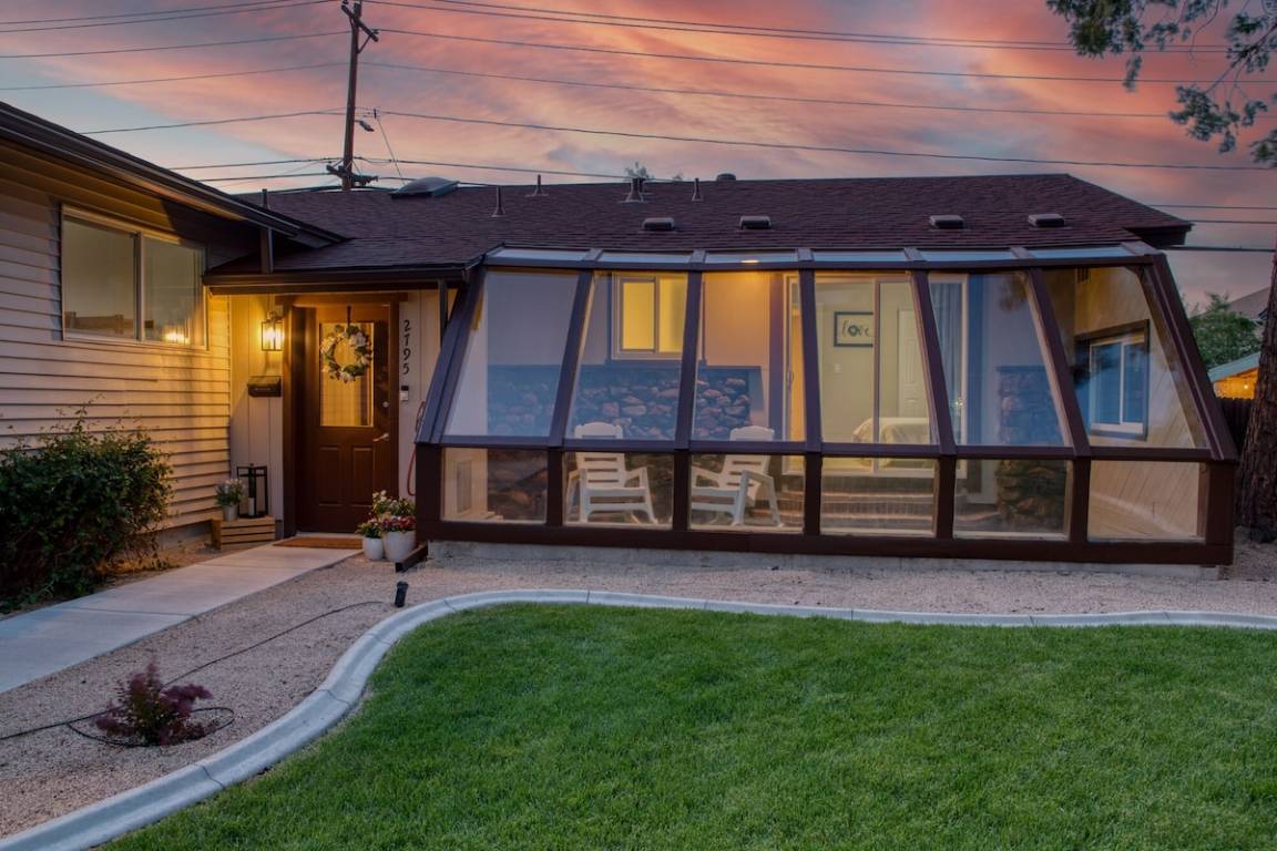 128 M² House ∙ 3 Bedrooms ∙ 10 Guests - Reno