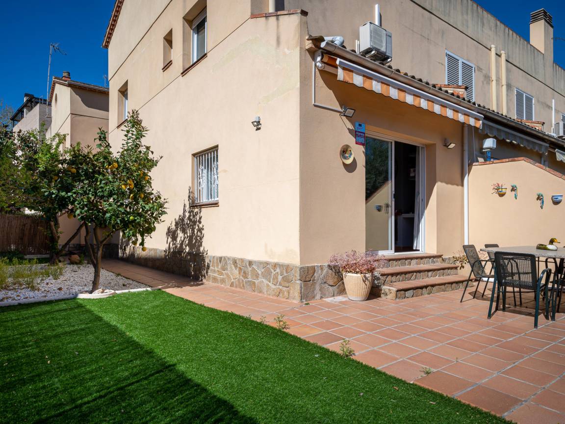 163 M² Huis ∙ 4 Slaapkamers ∙ 8 Gasten - Torredembarra