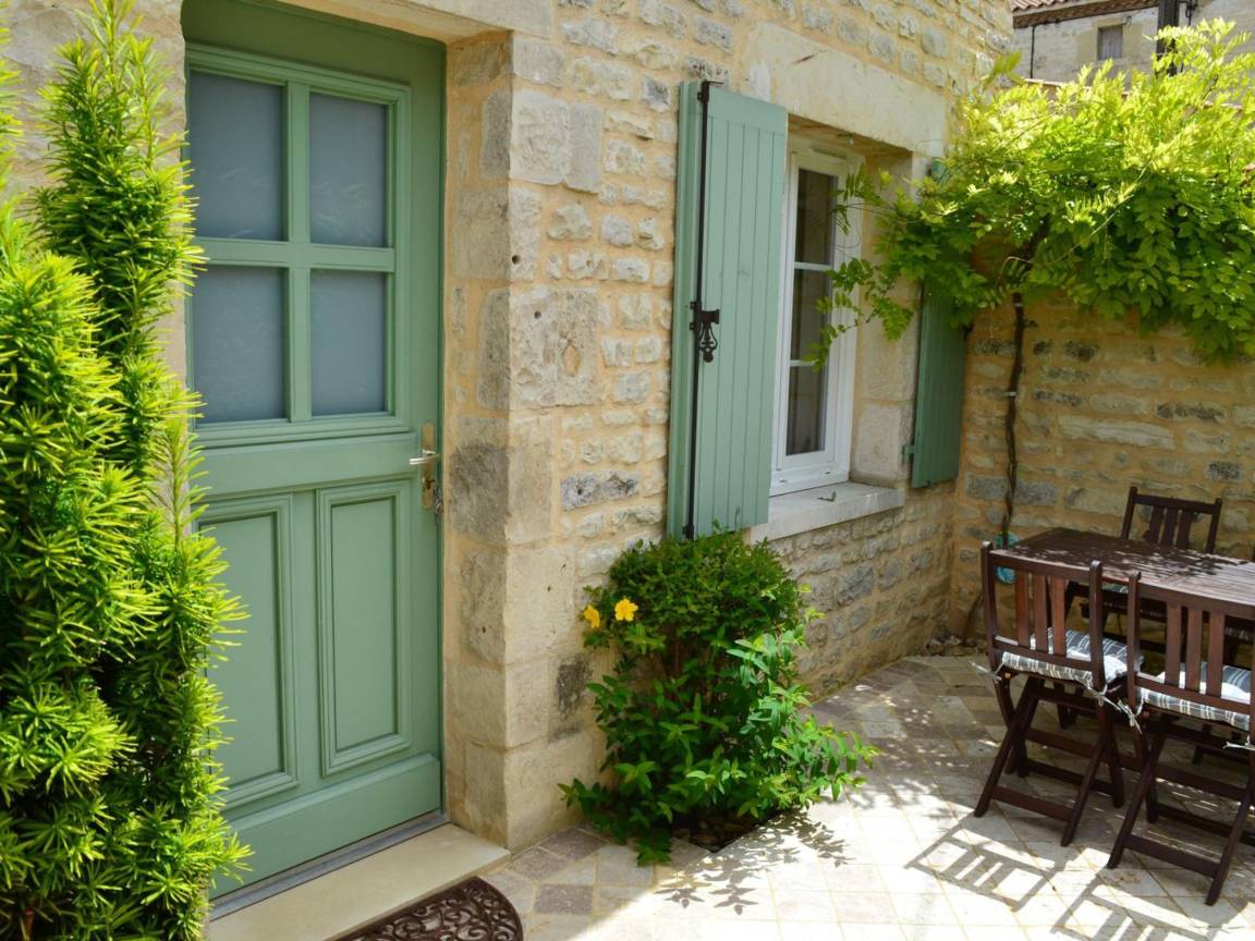 55 M² Cottage ∙ 2 Bedrooms ∙ 4 Guests - Charente