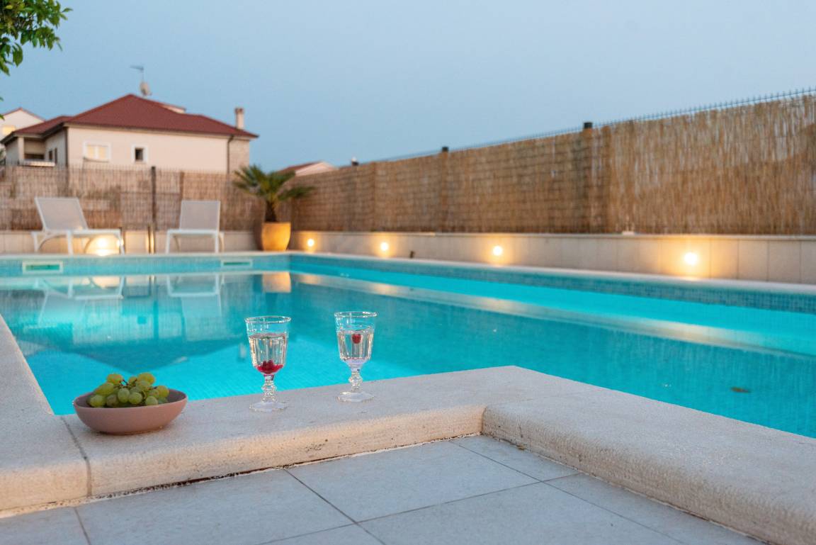 77 M² Ferienhaus ∙ 2 Schlafzimmer ∙ 5 Gäste - Šibenik