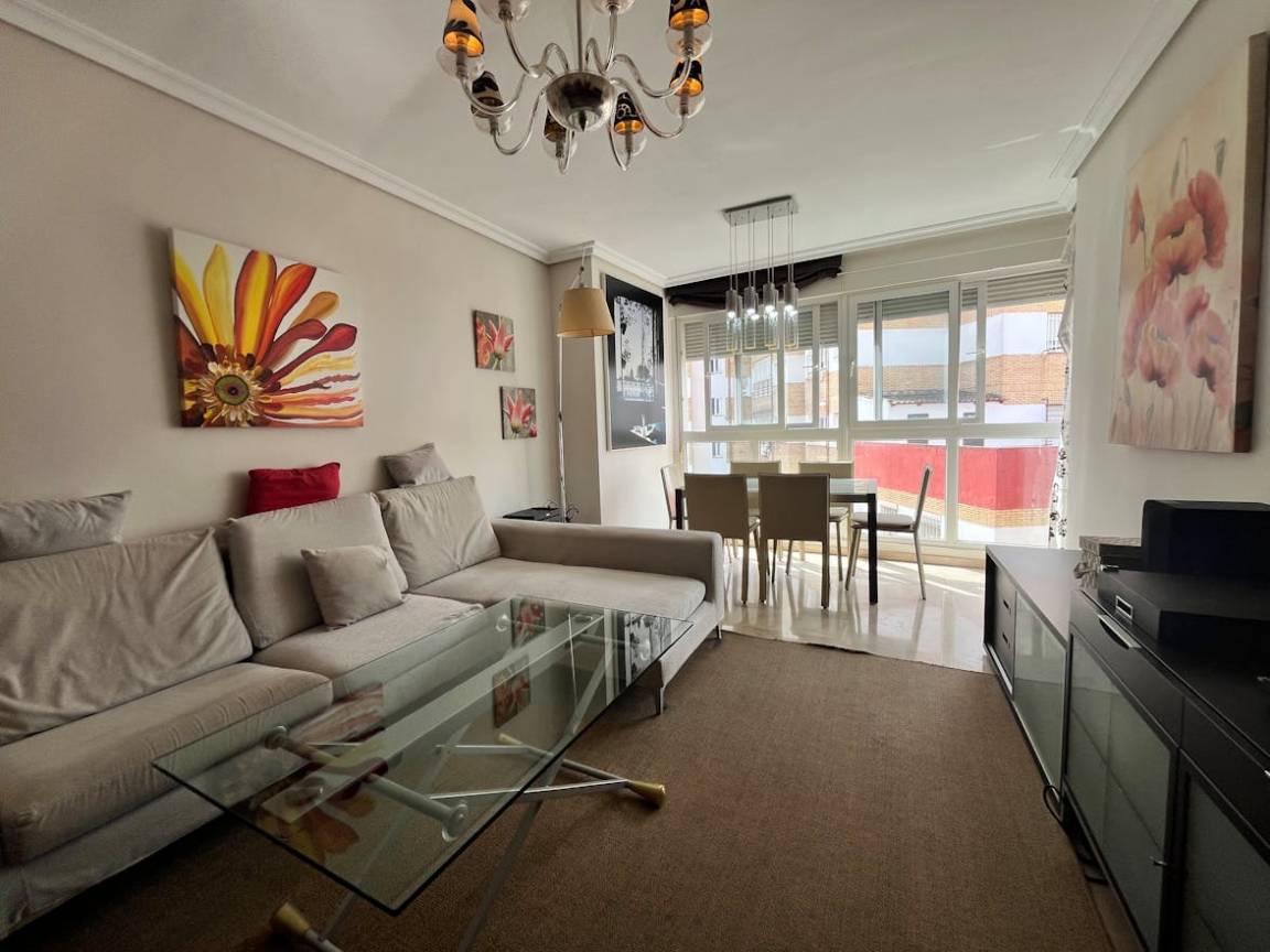 95 M² Huoneisto ∙ 3 Makuuhuonetta ∙ 4 Vierasta - Sevilla