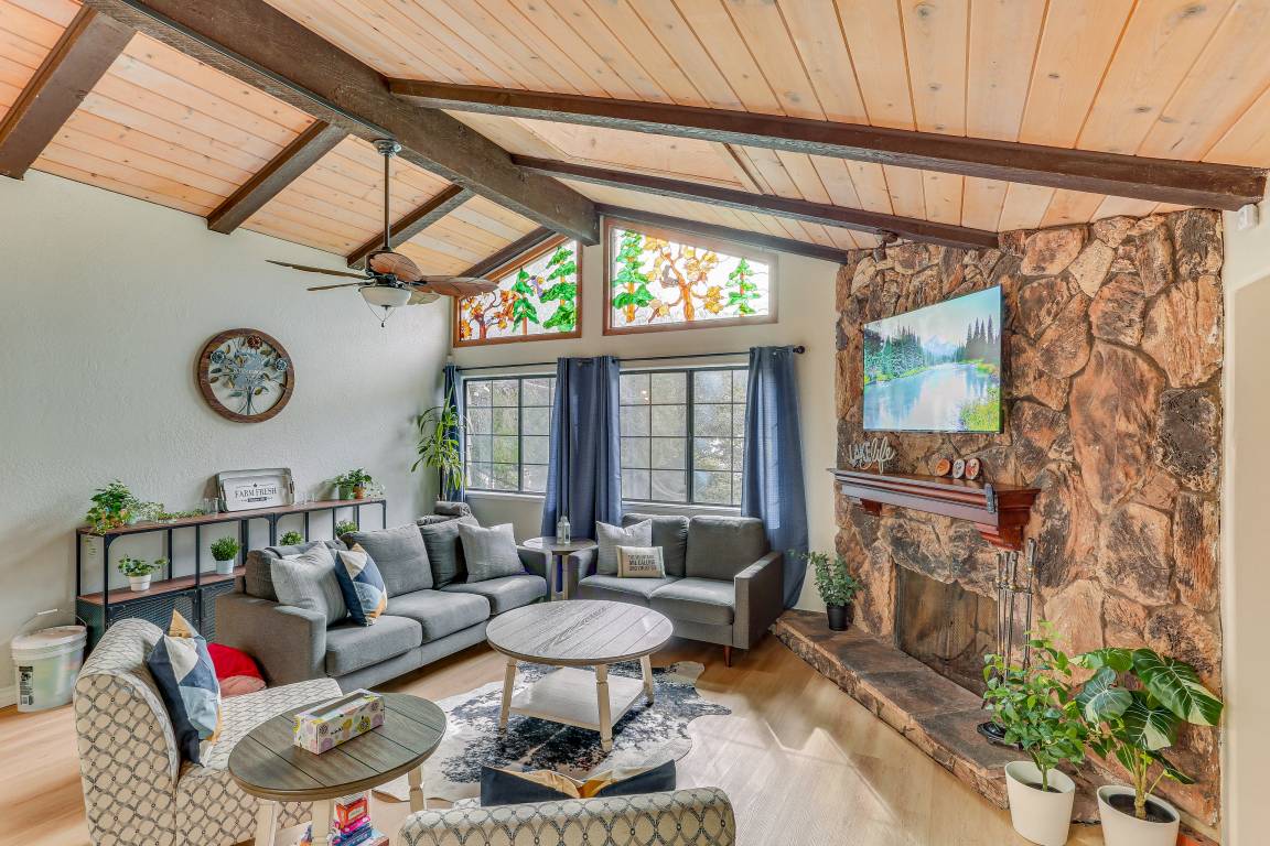 222 M² House ∙ 4 Bedrooms ∙ 12 Guests - Crestline, CA