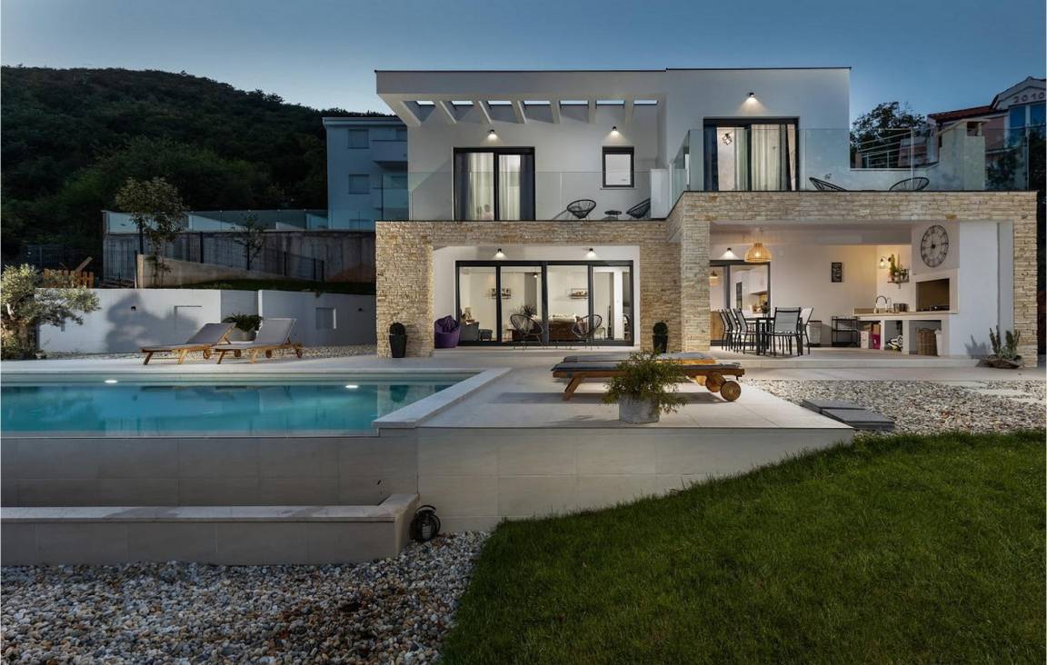 232 M² Ferienhaus ∙ 4 Schlafzimmer ∙ 8 Gäste - Opatija