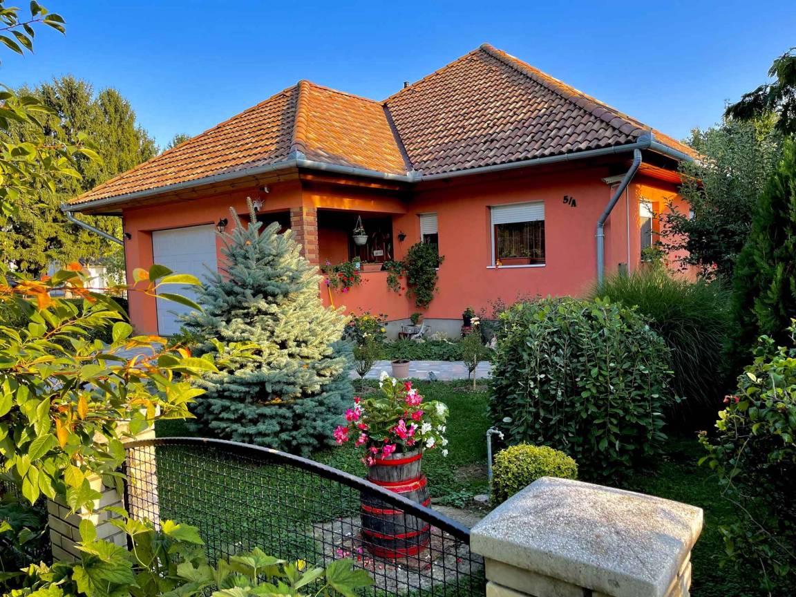 220 M² House ∙ 4 Bedrooms ∙ 8 Guests - Balaton