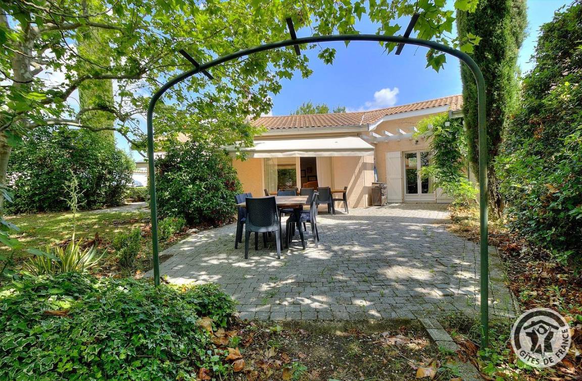 218 M² Gîte ∙ 7 Chambres ∙ 15 Personnes - Brignais