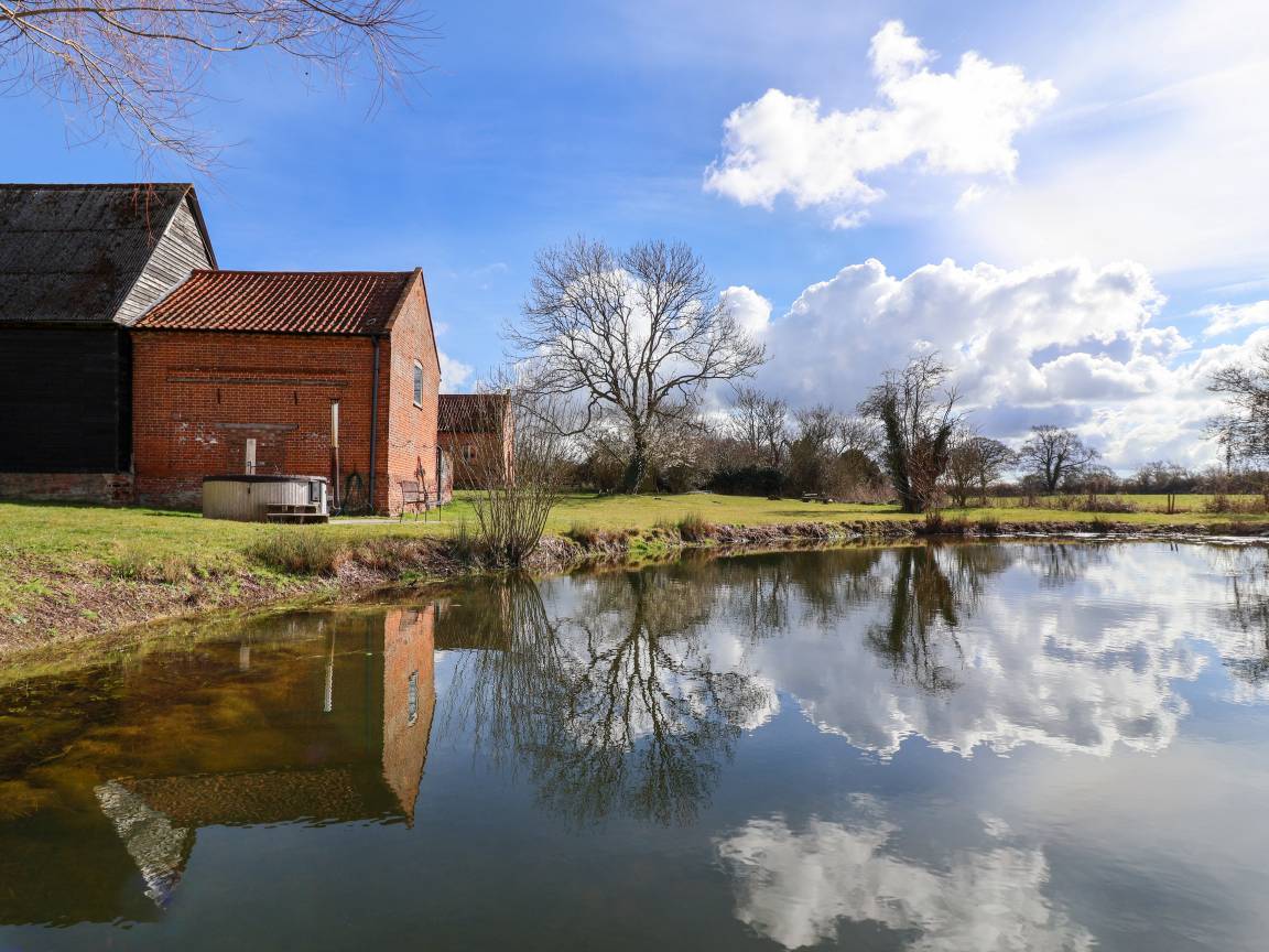 Cottage ∙ 4 Bedrooms ∙ 10 Guests - Norfolk