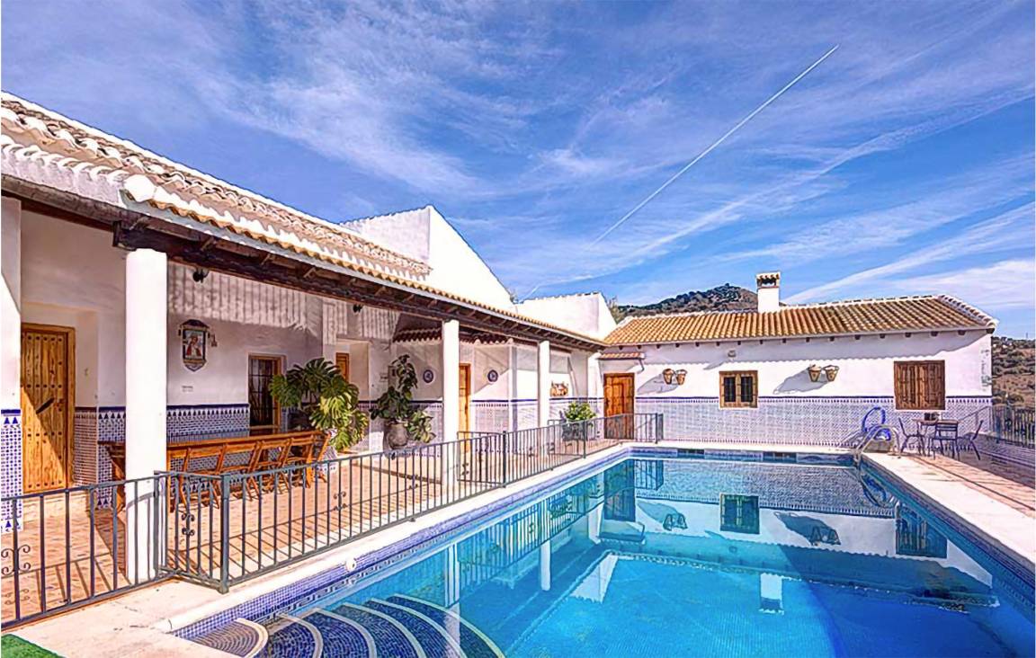 95 M² House ∙ 4 Bedrooms ∙ 8 Guests - Iznájar