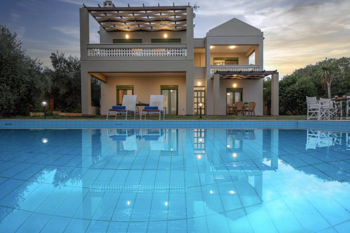 204 M² Villa ∙ 4 Bedrooms ∙ 8 Guests - Ретимно