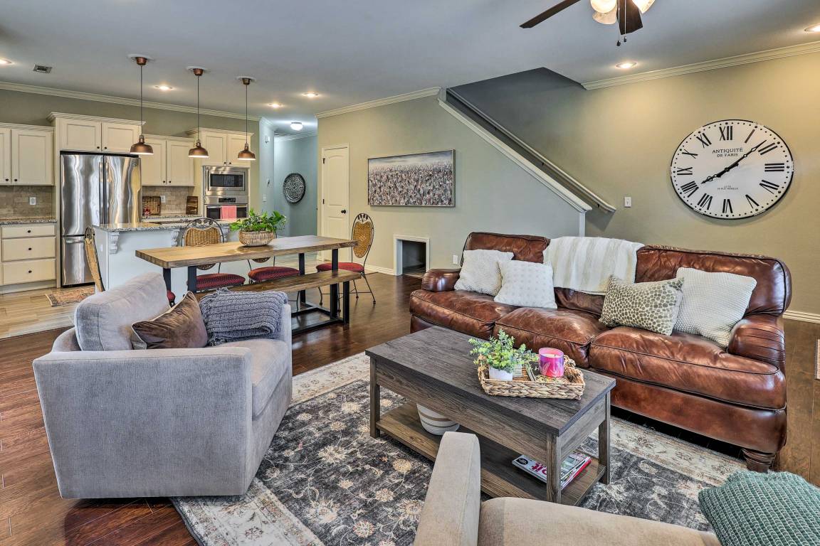 183 M² House ∙ 4 Bedrooms ∙ 8 Guests - Fayetteville, AR